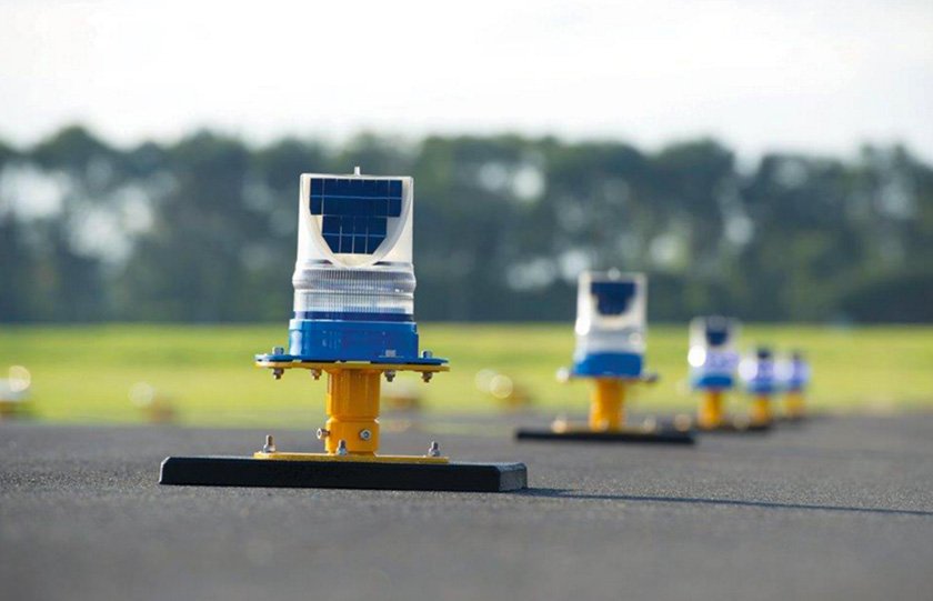 Solar Aviation and Taxiway Light AV-70